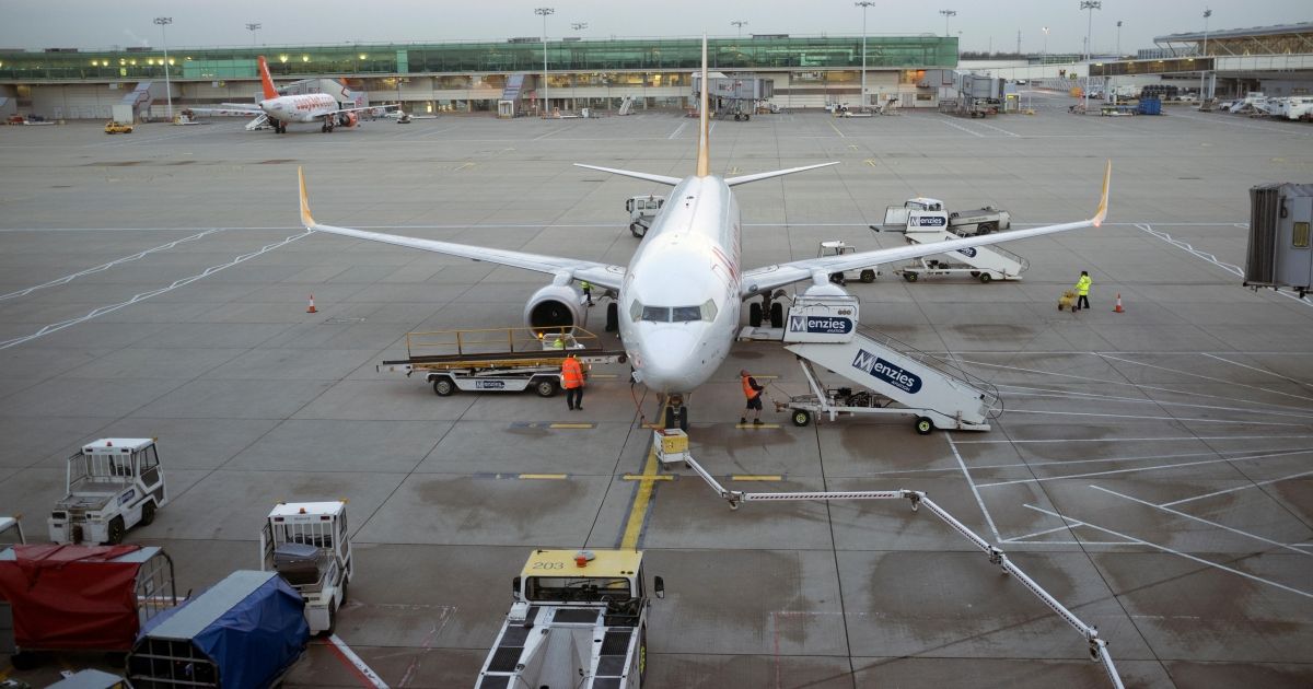 Unifor welcomes new members at Menzies Aviation Ltd. at Halifax airport ...